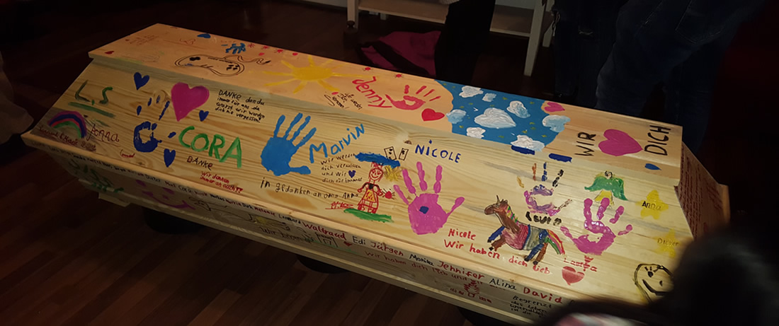 Särge und Urnen selbst gestalten | Bestattungsportal.com